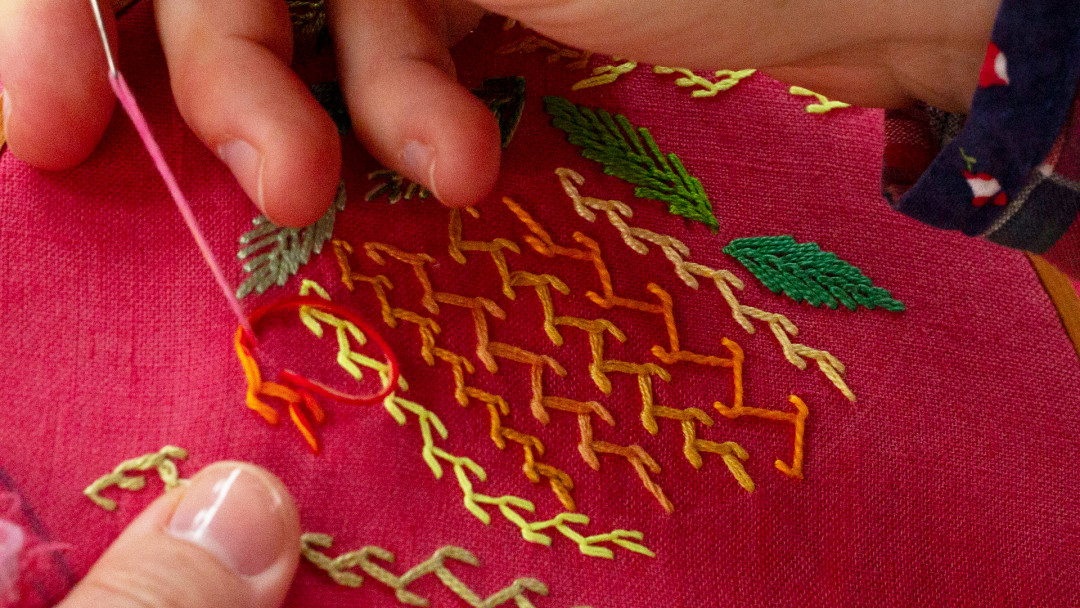 How To Embroider The Feather Stitch by Rebecca Ringquist - Creativebug